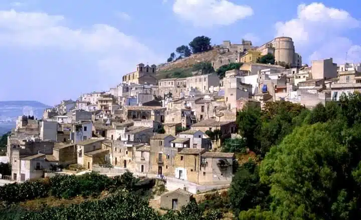 Antichi Incanti e Natura Rigogliosa: Guida alle Meraviglie di ...