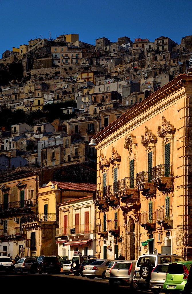 Modica e il Cioccolato: Viaggio nel Regno del Gusto